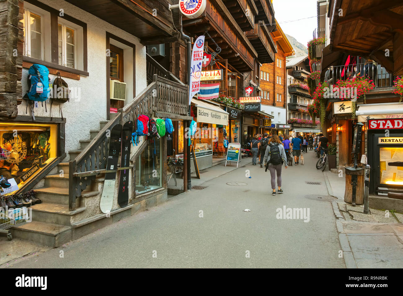 Wallis store hi-res stock photography and images - Alamy