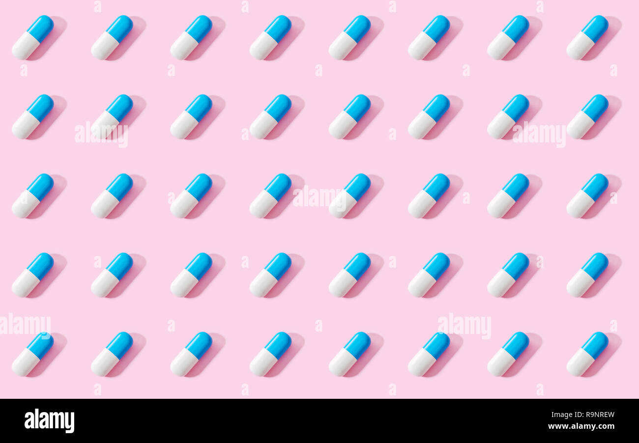 Blue pill pattern. Pink background Stock Photo - Alamy