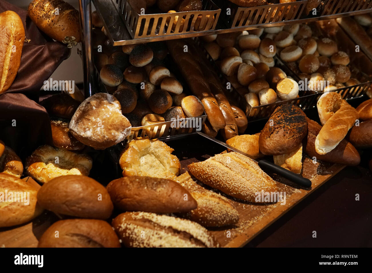 delicious fresh bread buns cupcakes bakery restaurant Stock Photo - Alamy