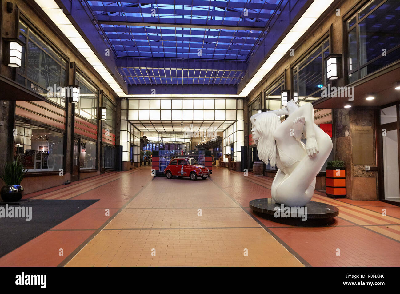 Sphinx sculpture depicting Kate Moss by artist Marc Quinn Folketeateret ...