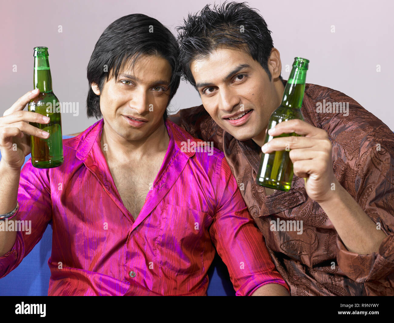 PORTRAIT OF TWO YOUNG YOUNG MEN DRINKING A BEER Stock Photo - Alamy
