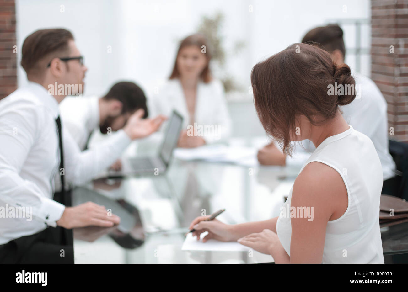 Board of directors meeting table hi-res stock photography and images ...