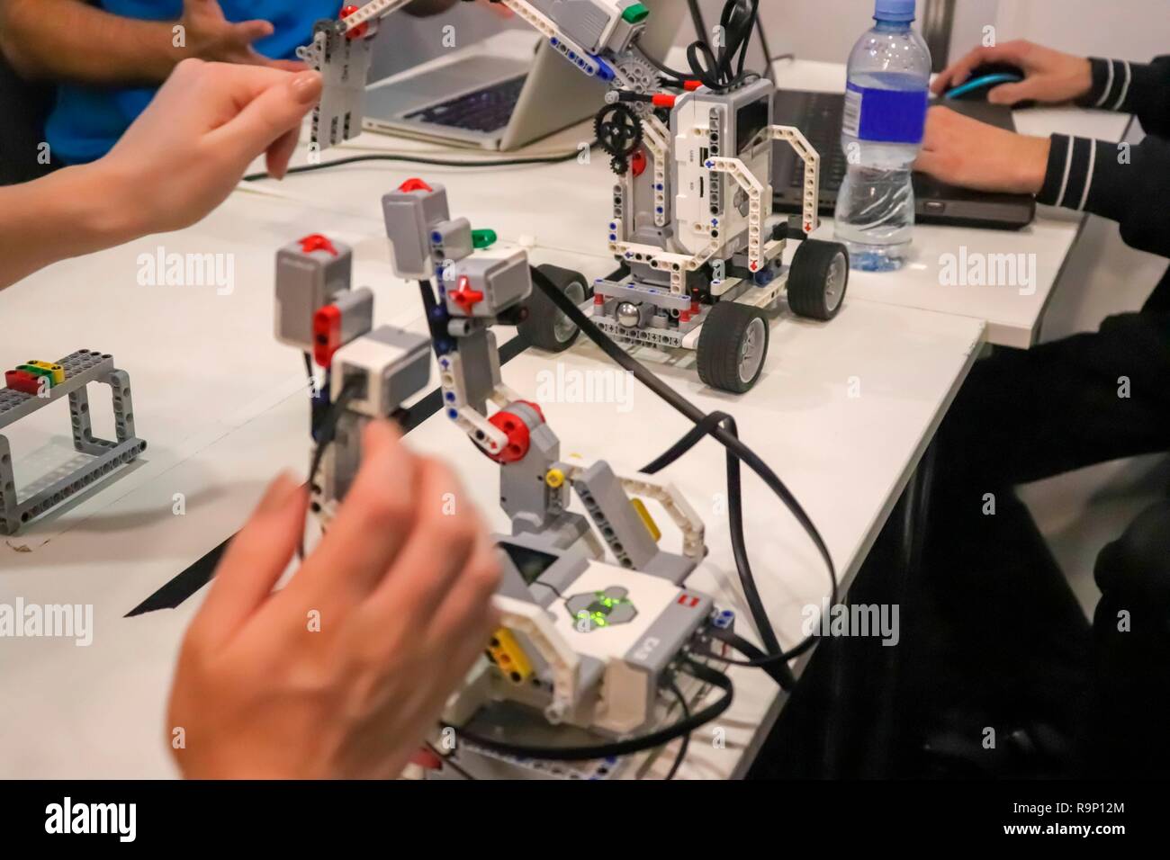 The people who design robots from special parts of the robotic set ...