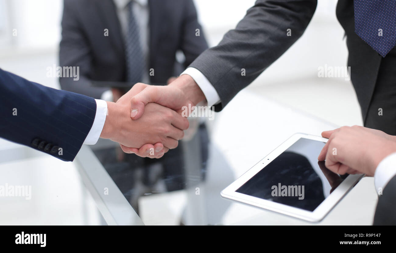 close up.financial partners handshake Stock Photo - Alamy