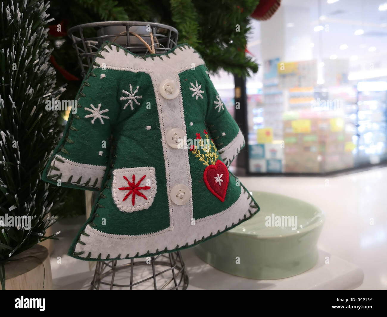 Close up-Christmas decoration jacket hang the pine tree with copy space ...