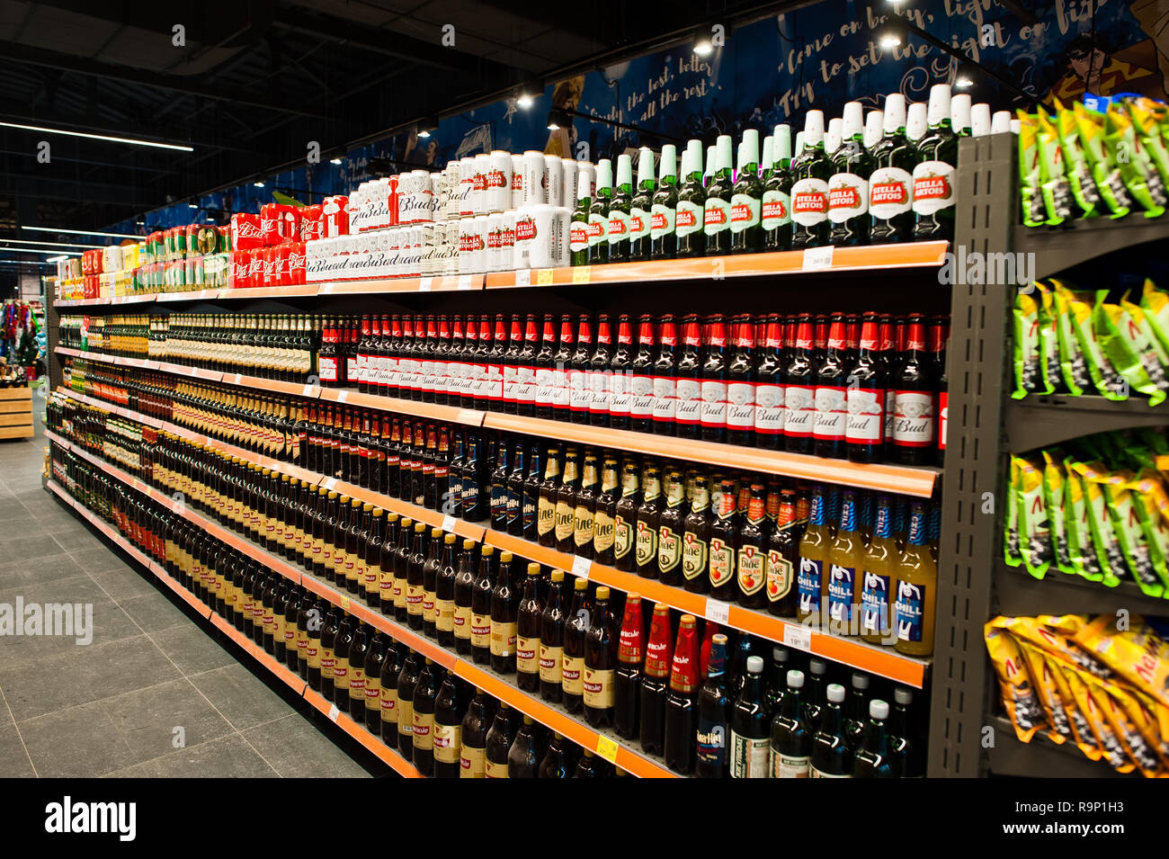 American beer shelves supermarket hi-res stock photography and images ...
