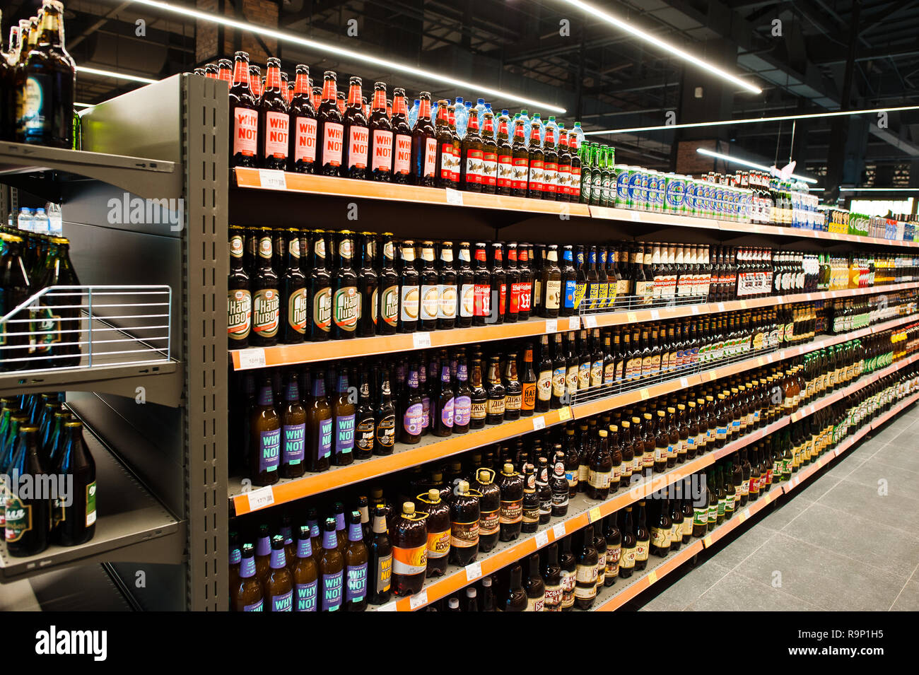 American beer shelves supermarket hi-res stock photography and images ...