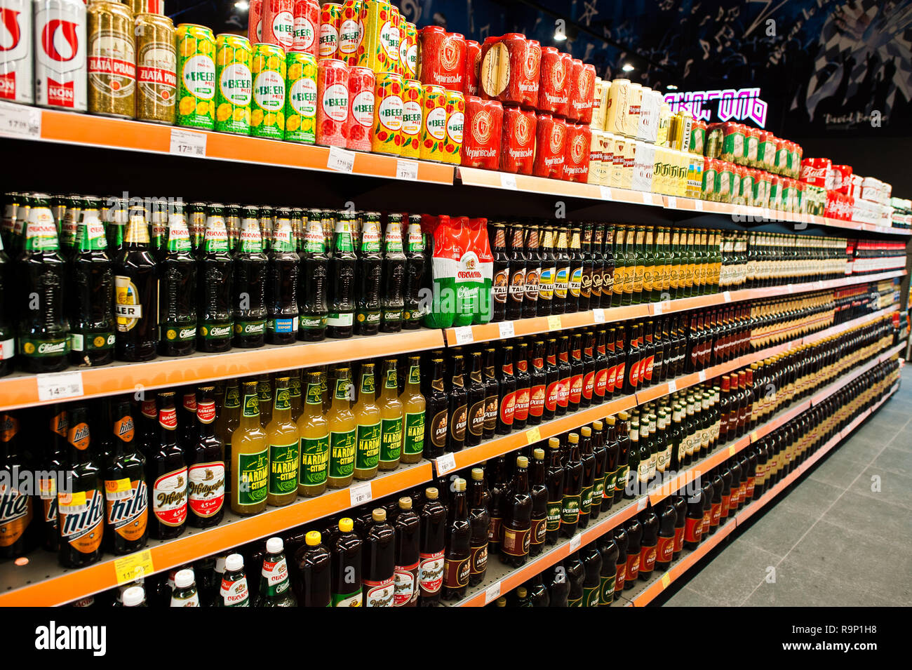 Craft beer stand hi-res stock photography and images - Alamy