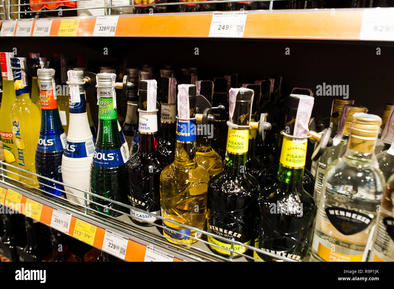 Bottles of alcohol on sale in a supermarket hi-res stock photography ...