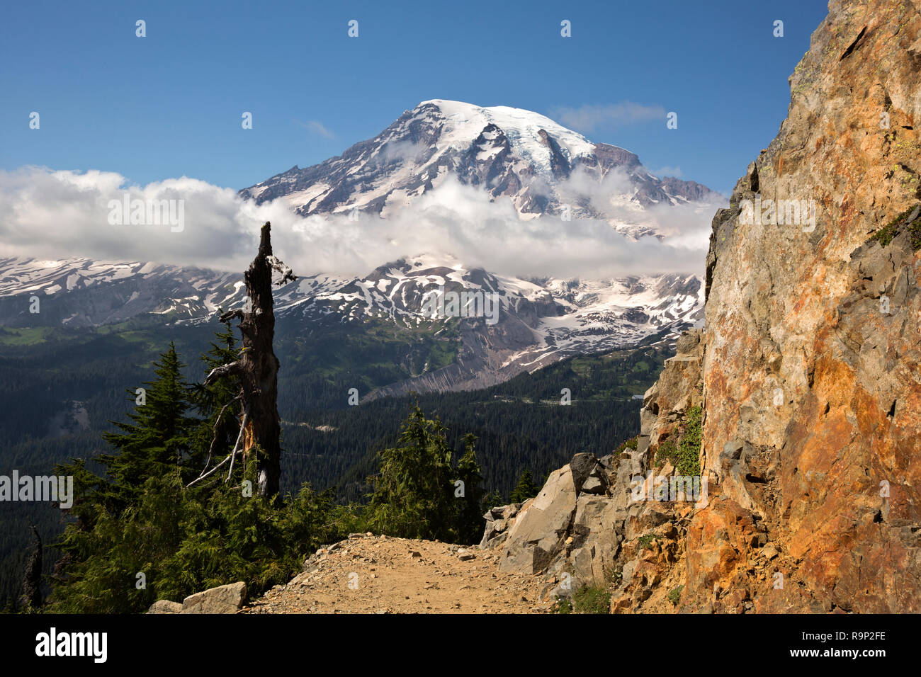 Pinnacle mount hi-res stock photography and images - Alamy