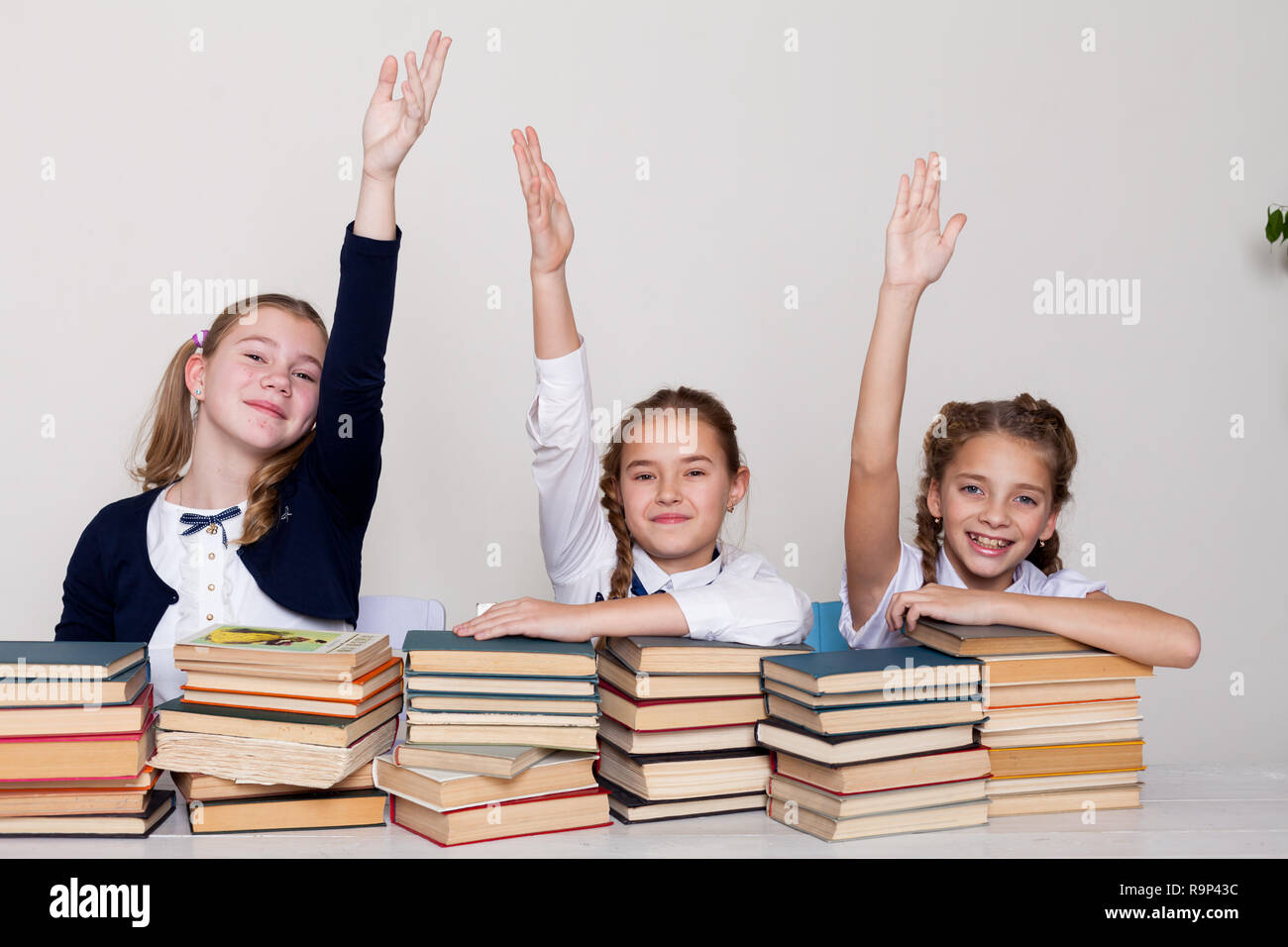 Chinese schoolgirls hi-res stock photography and images - Alamy