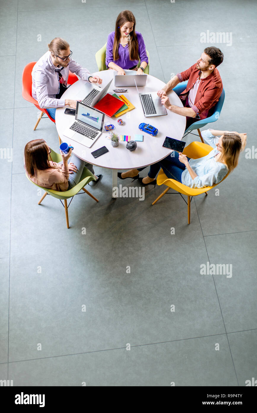 View round conference table from above hi-res stock photography and ...