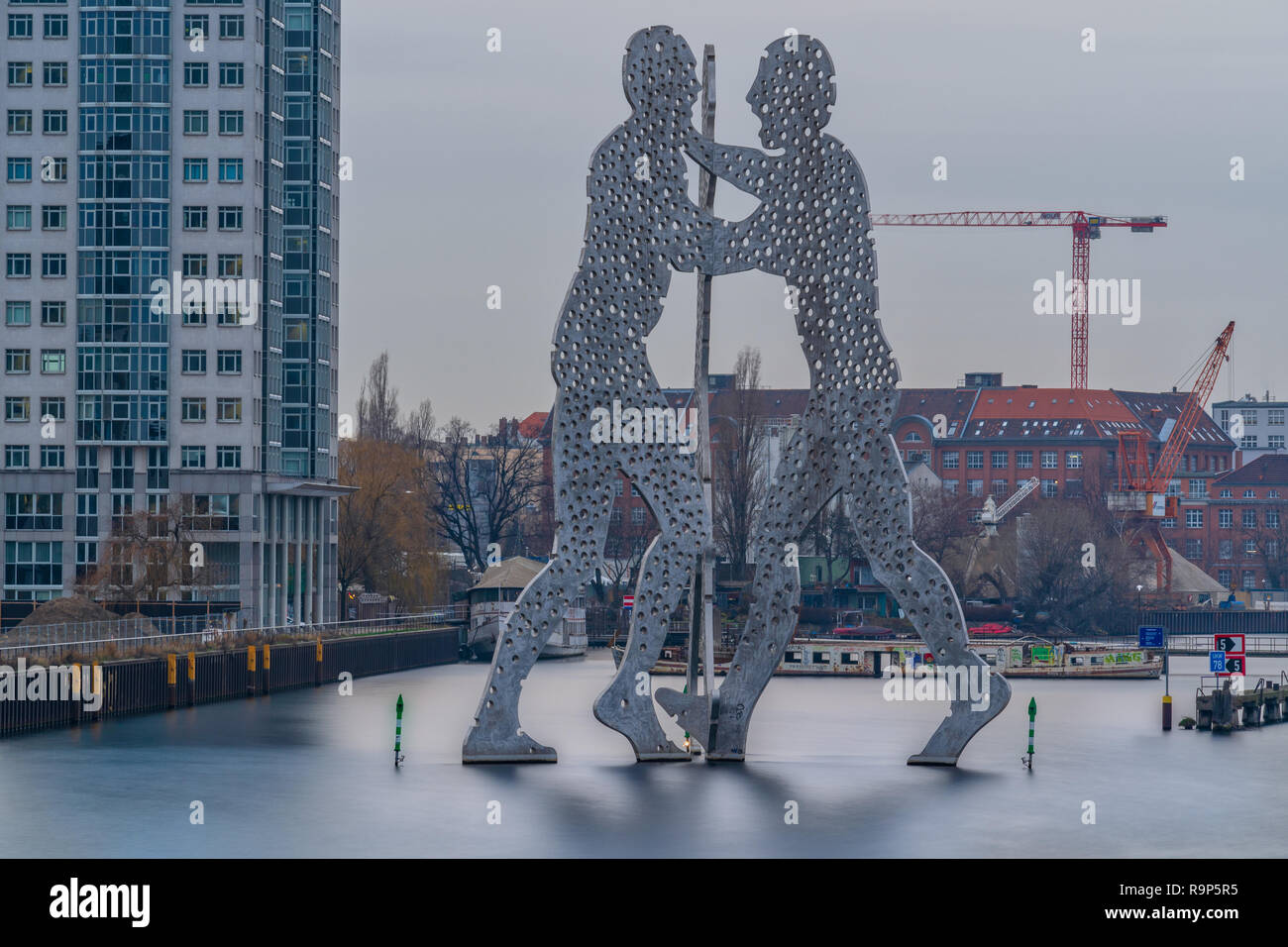 Statue molecule man hi-res stock photography and images - Alamy