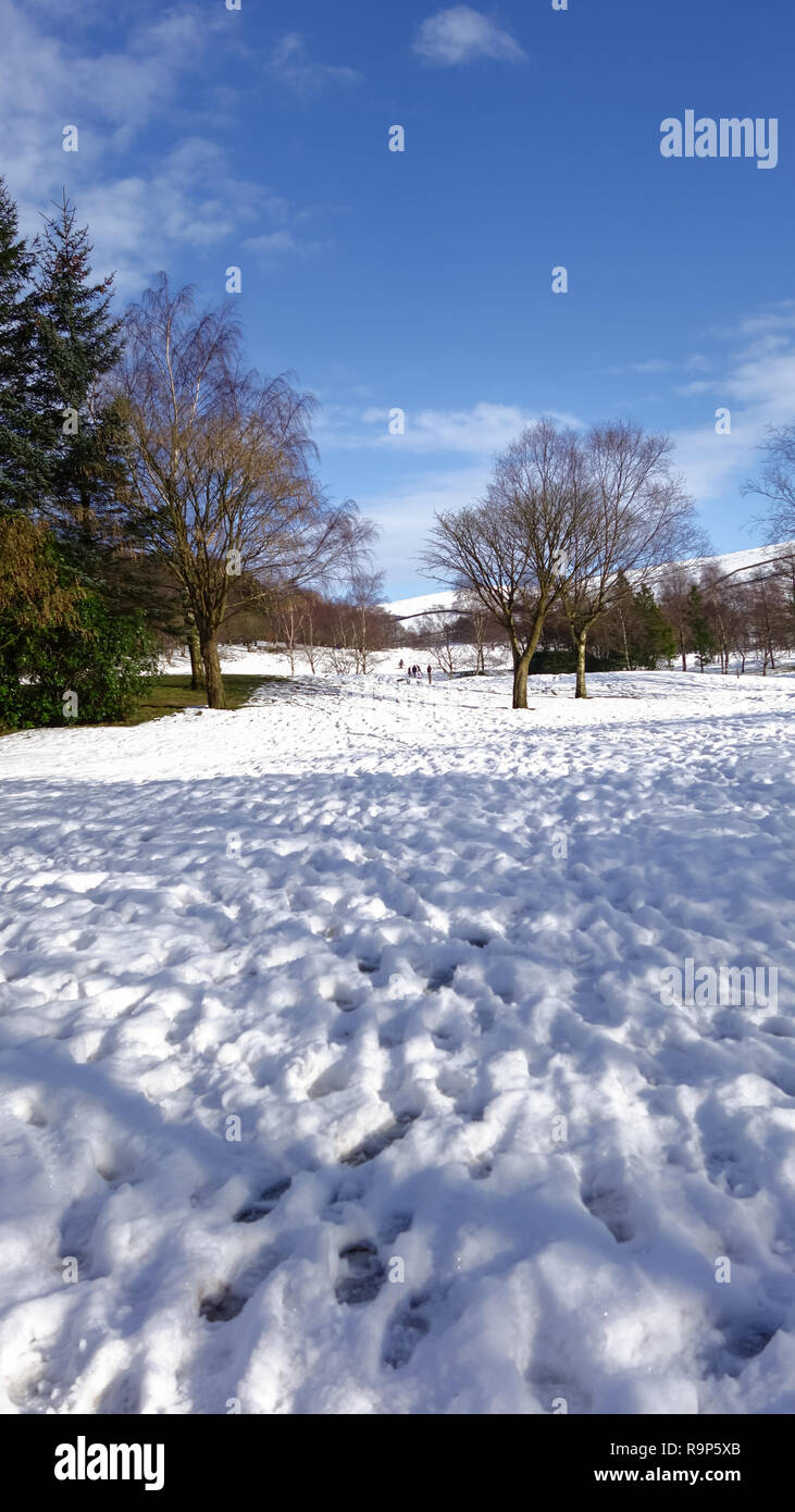 Blue sky landscape england hi-res stock photography and images - Alamy