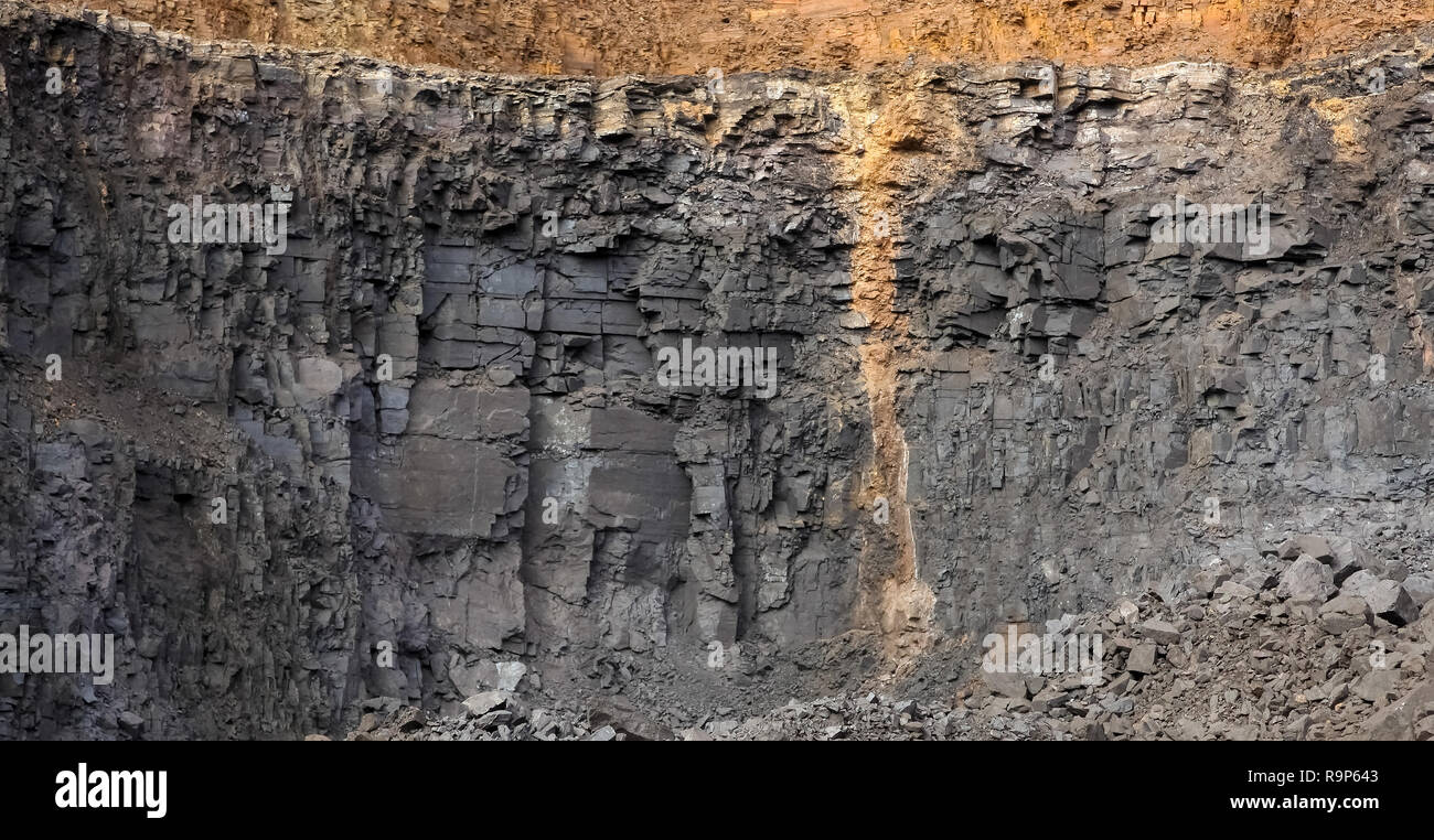 Sedimentary Rock Layers Stock Photos & Sedimentary Rock Layers Stock ...
