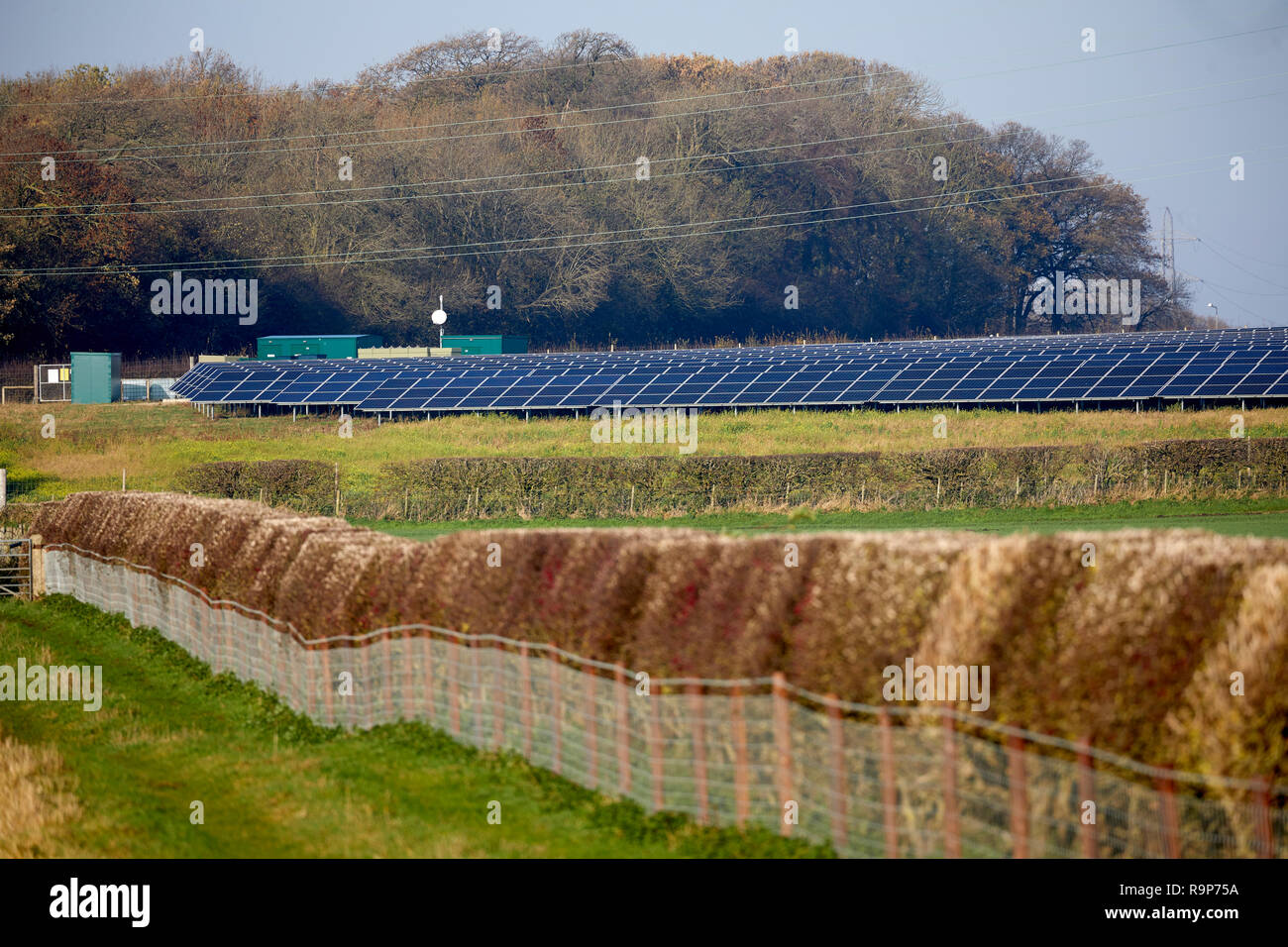 Solar farm in countryside hi-res stock photography and images - Alamy