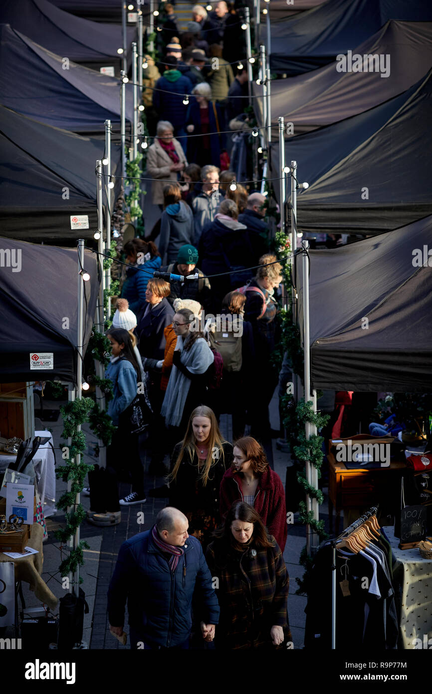Crowd crowded busy stalls hi-res stock photography and images - Alamy