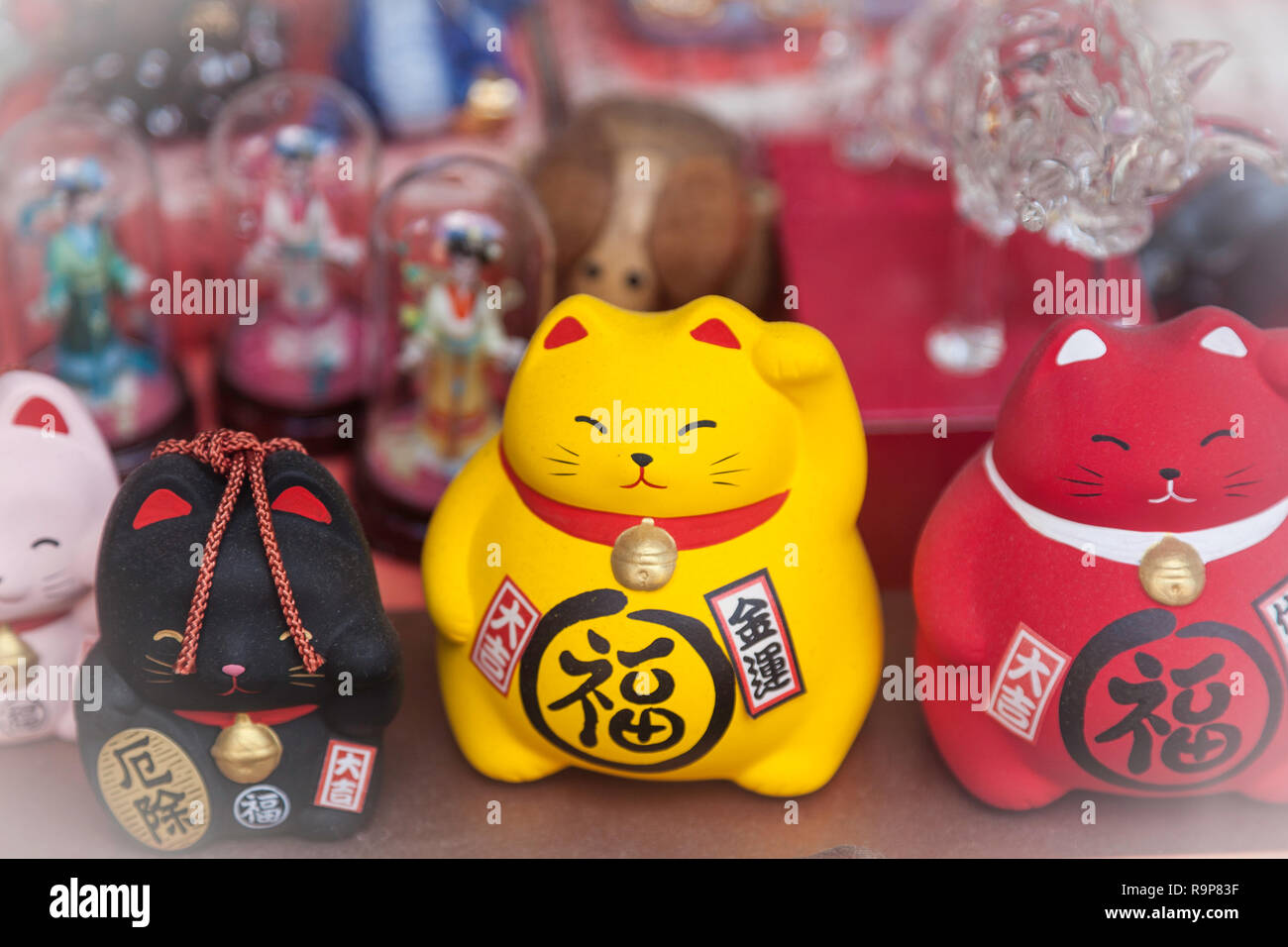 Maneki Neko Sculptures,"Beckoning Cat", Chinatown, NYC Stock Photo - Alamy