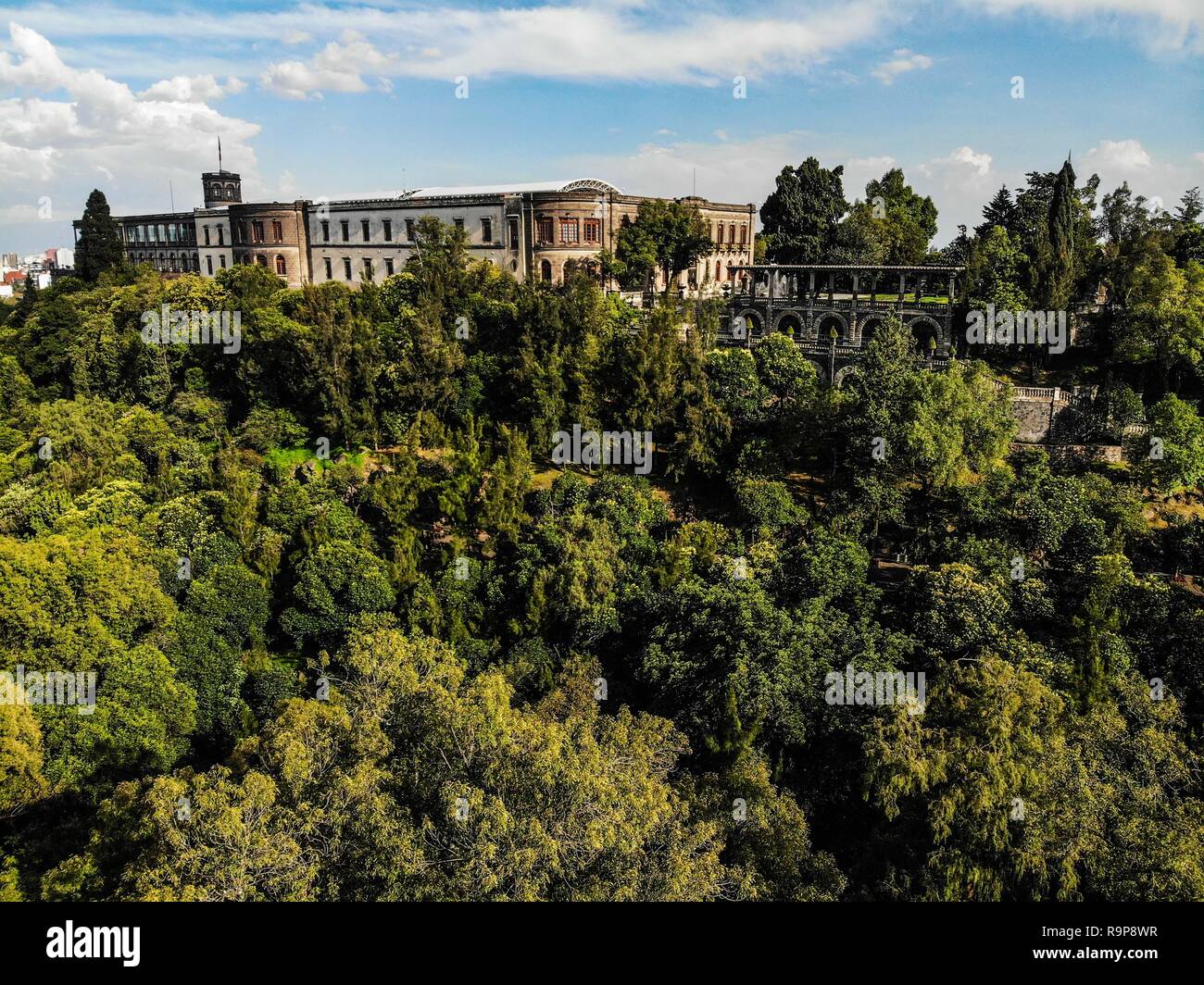 Castillo de Chapultepec. El bosque de Chapultepec. parque urbano en la ...