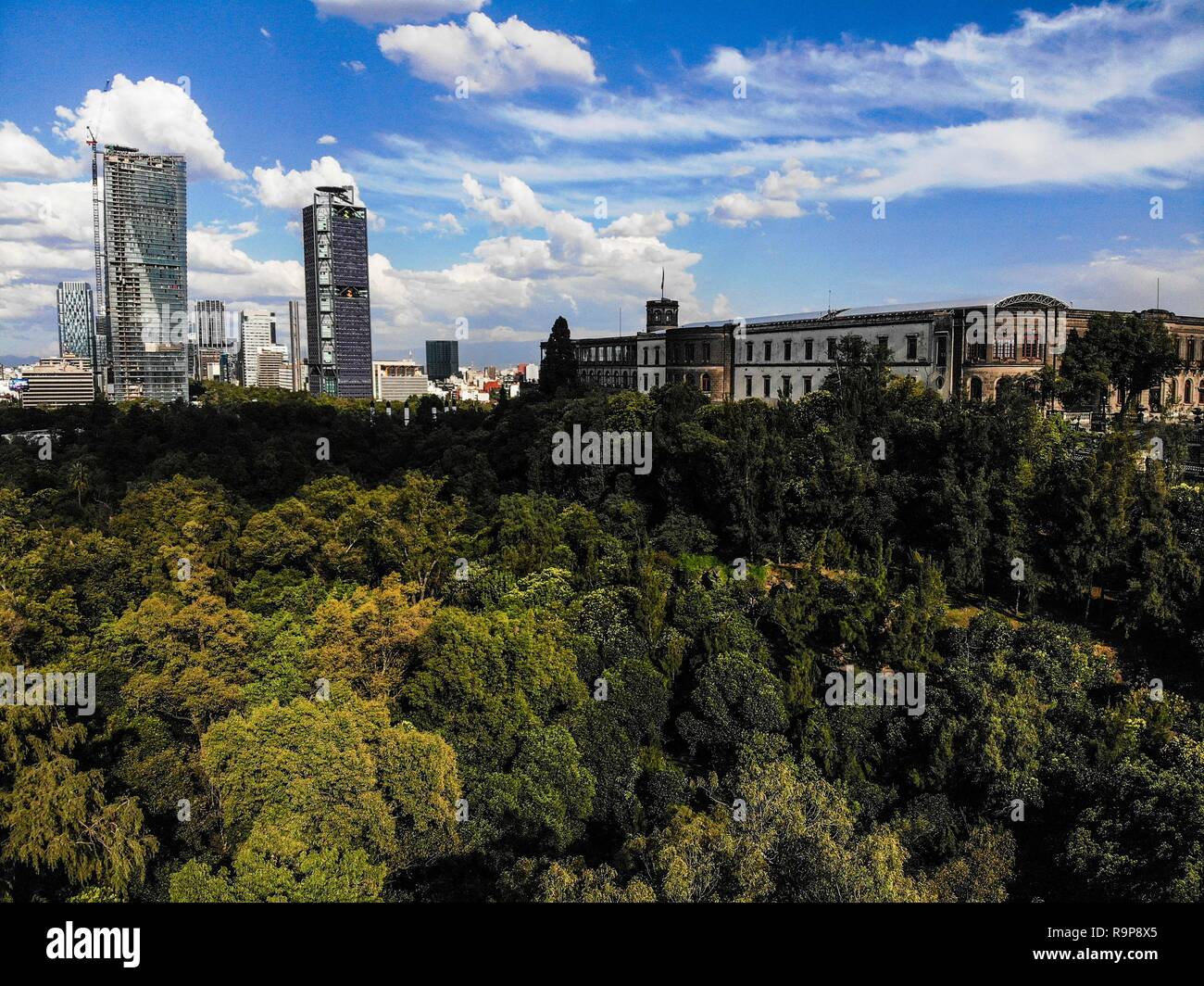 Castillo de Chapultepec. El bosque de Chapultepec. parque urbano en la ...