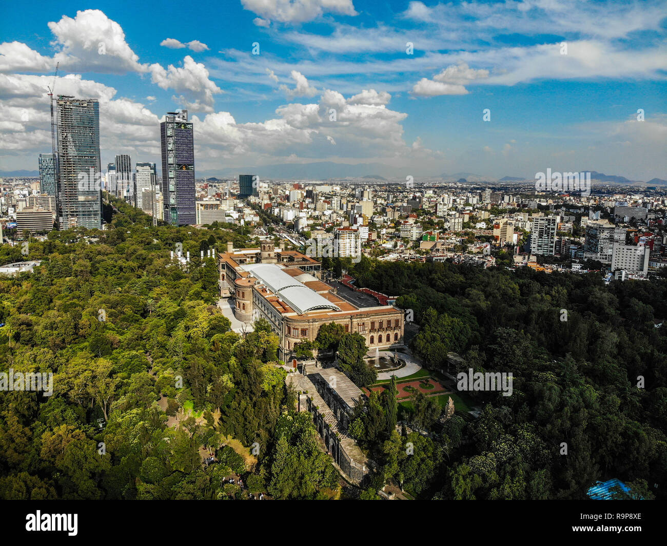 Castillo de Chapultepec. El bosque de Chapultepec. parque urbano en la ...