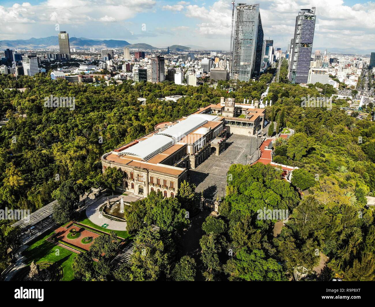 Castillo de Chapultepec. El bosque de Chapultepec. parque urbano en la ...