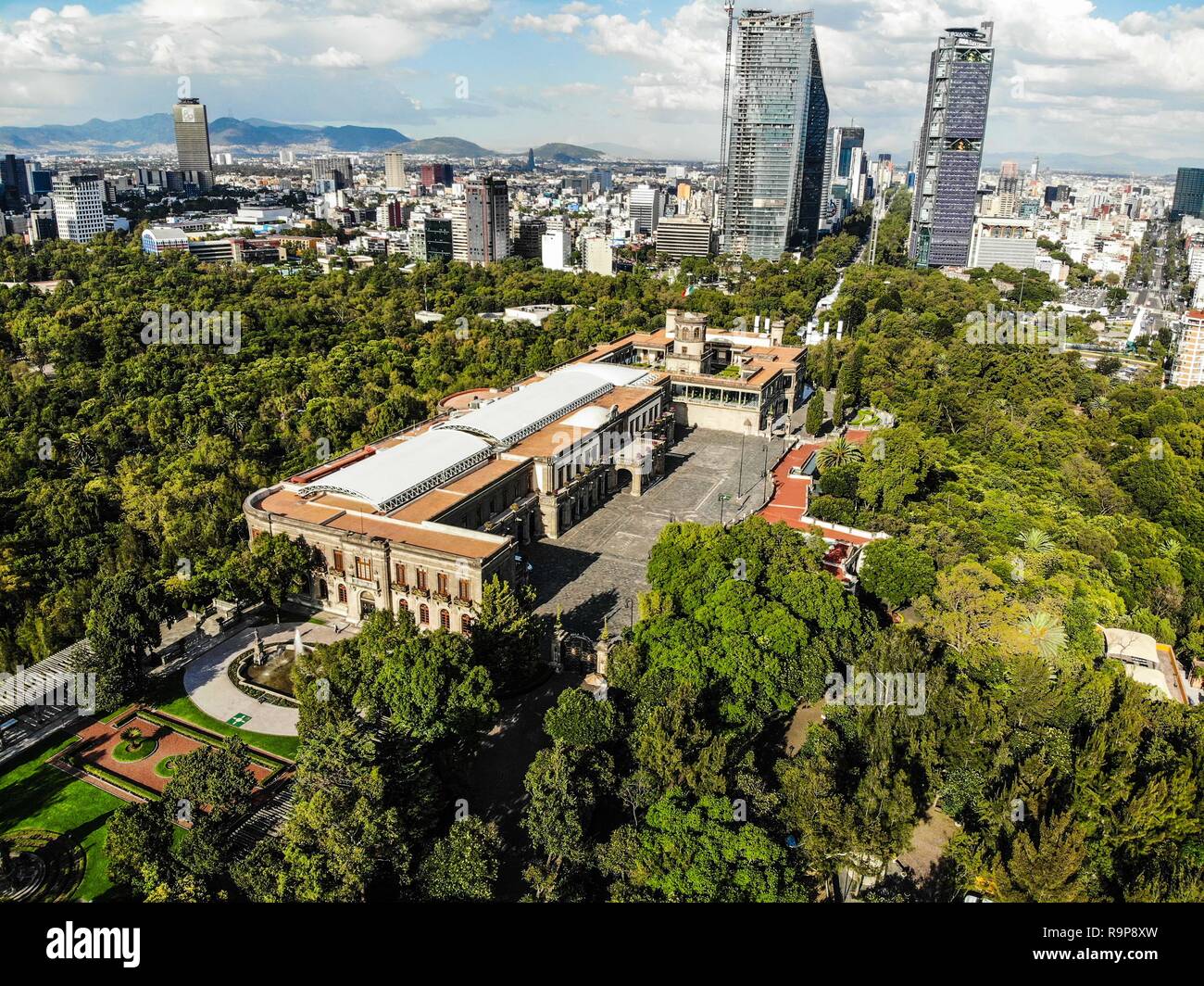 Castillo de Chapultepec. El bosque de Chapultepec. parque urbano en la ...