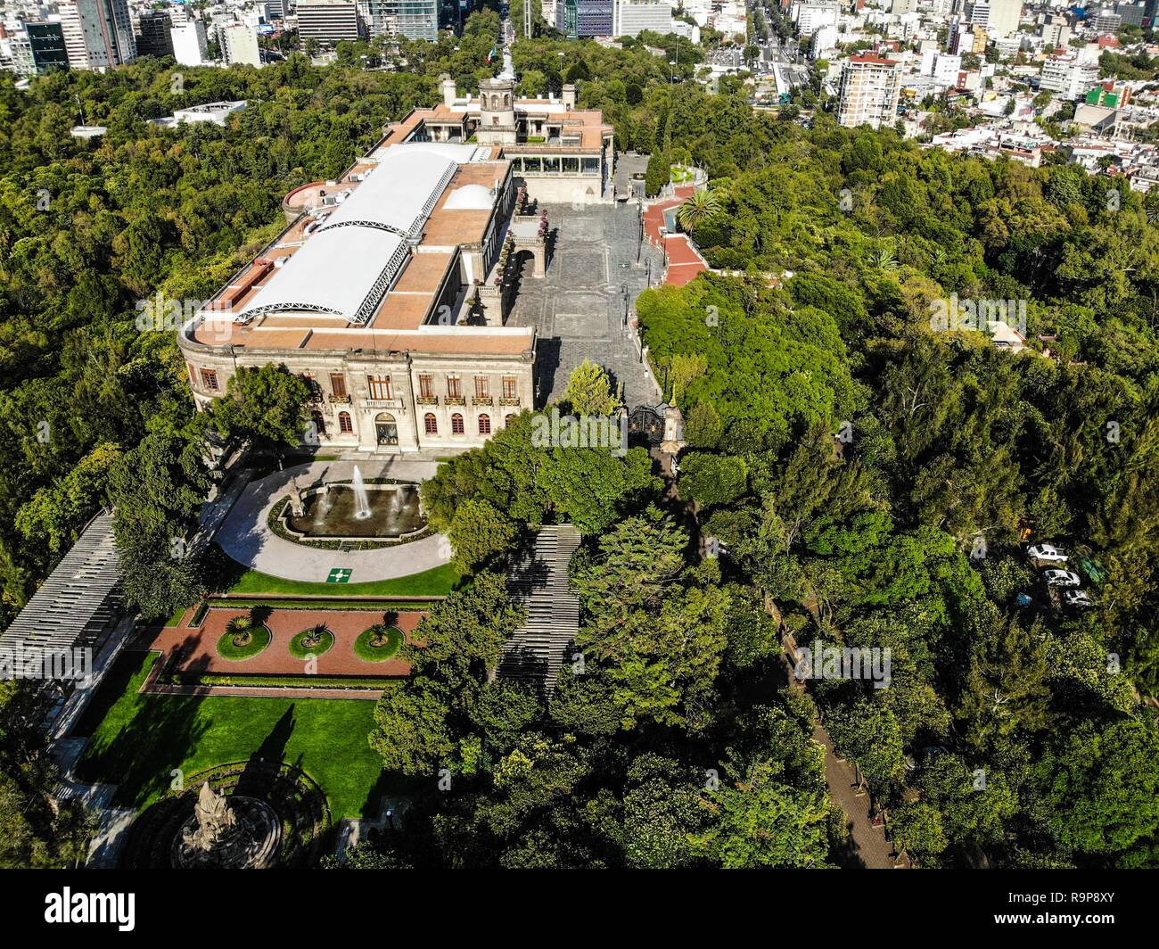 Castillo de Chapultepec. El bosque de Chapultepec. parque urbano en la ...