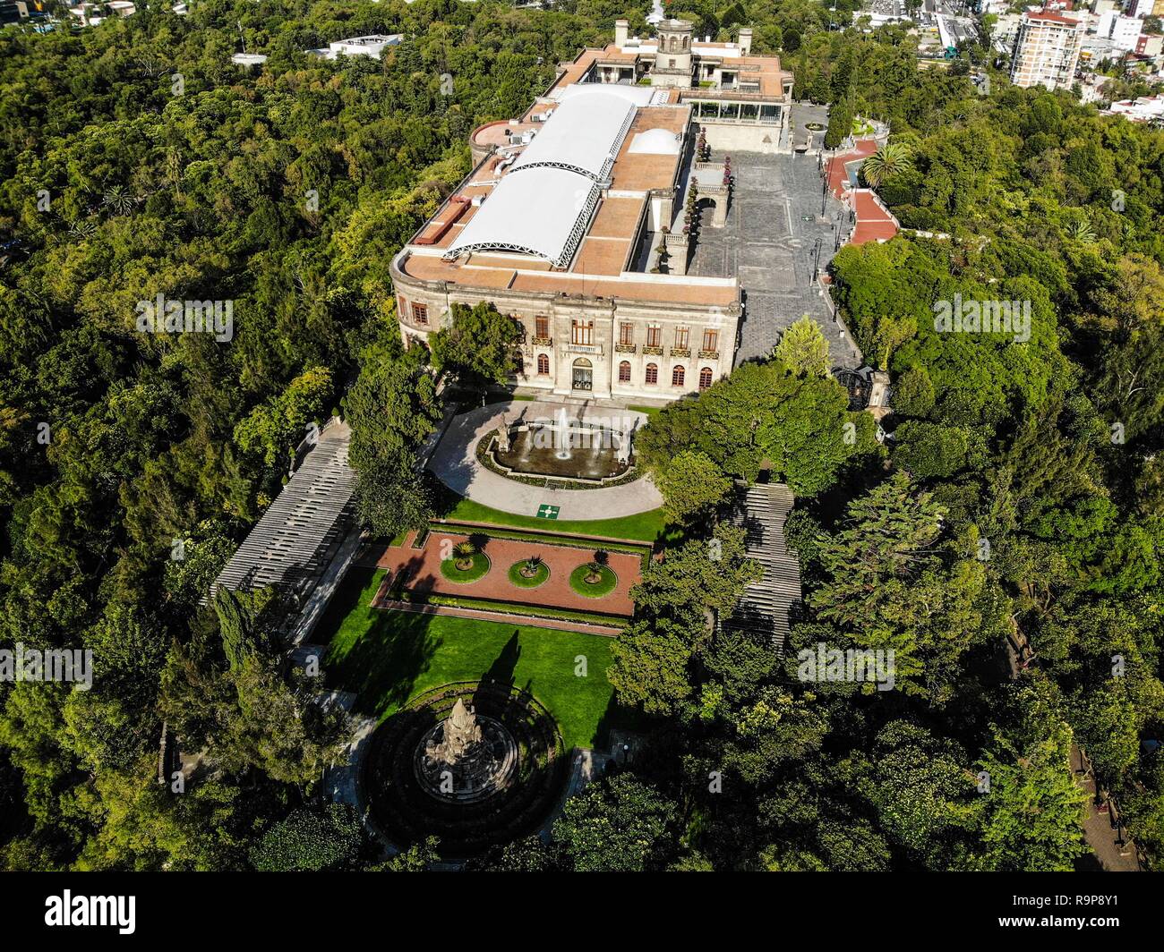 Castillo de Chapultepec. El bosque de Chapultepec. parque urbano en la ...