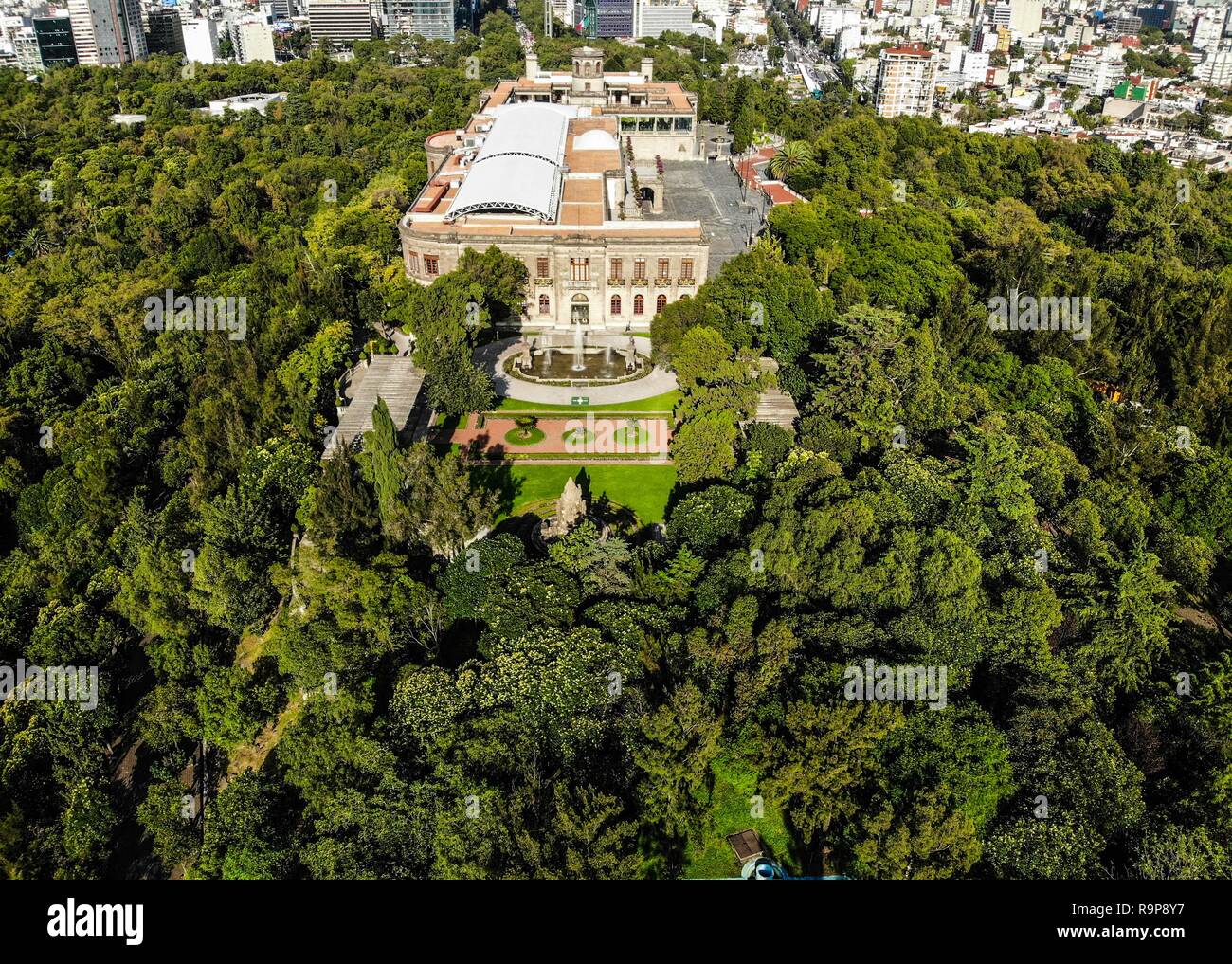 Castillo de Chapultepec. El bosque de Chapultepec. parque urbano en la ...