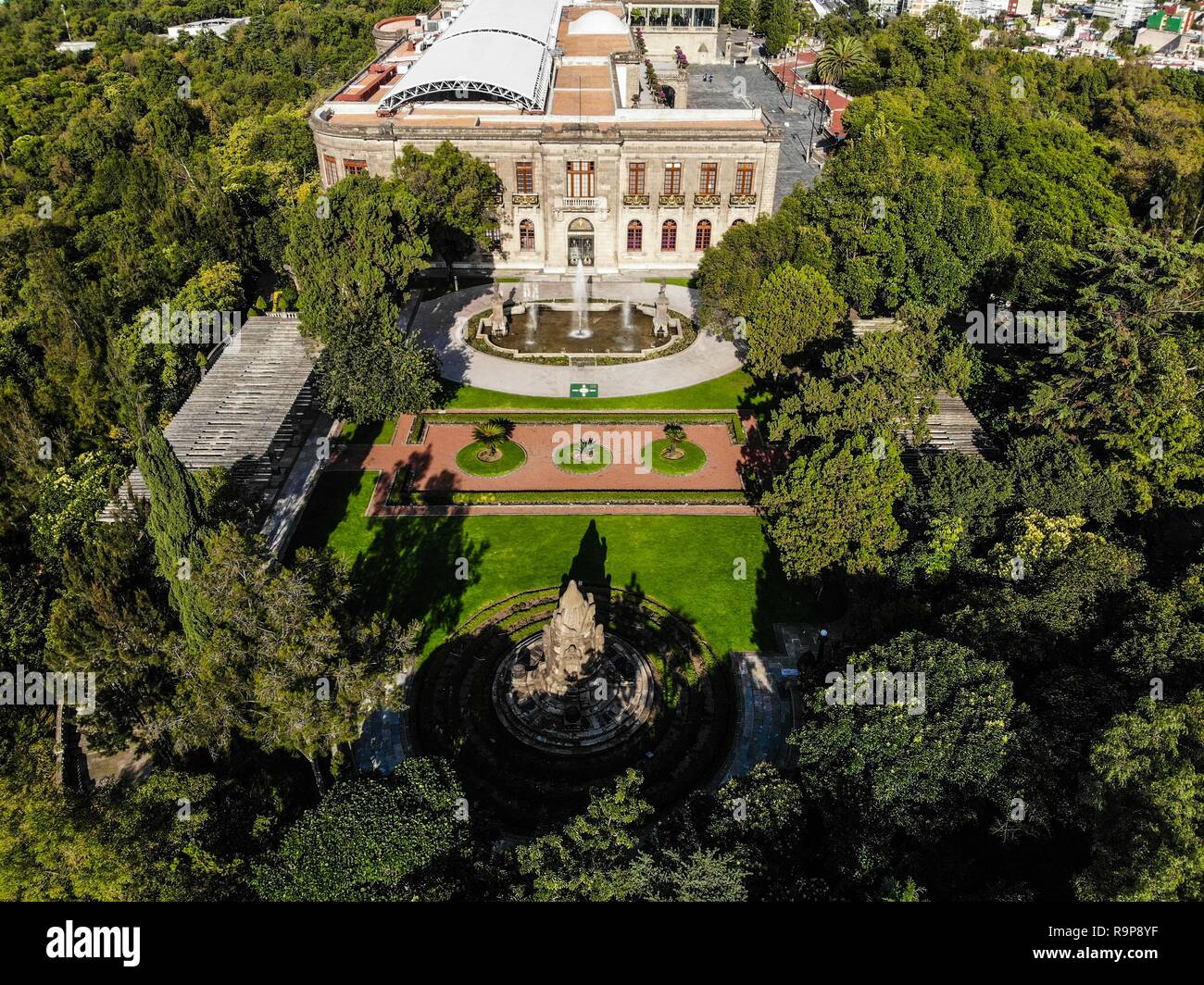 Castillo de Chapultepec. El bosque de Chapultepec. parque urbano en la ...