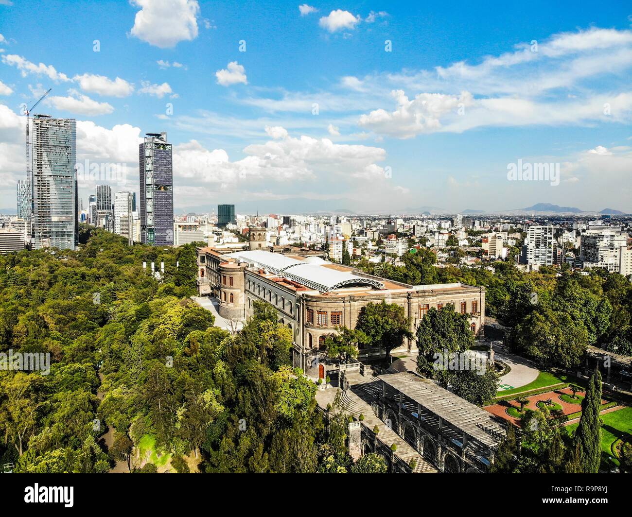Castillo de Chapultepec. El bosque de Chapultepec. parque urbano en la ...