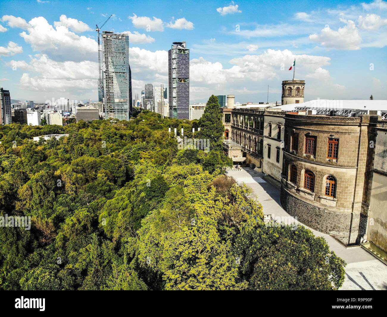 Castillo de Chapultepec. El bosque de Chapultepec. parque urbano en la ...