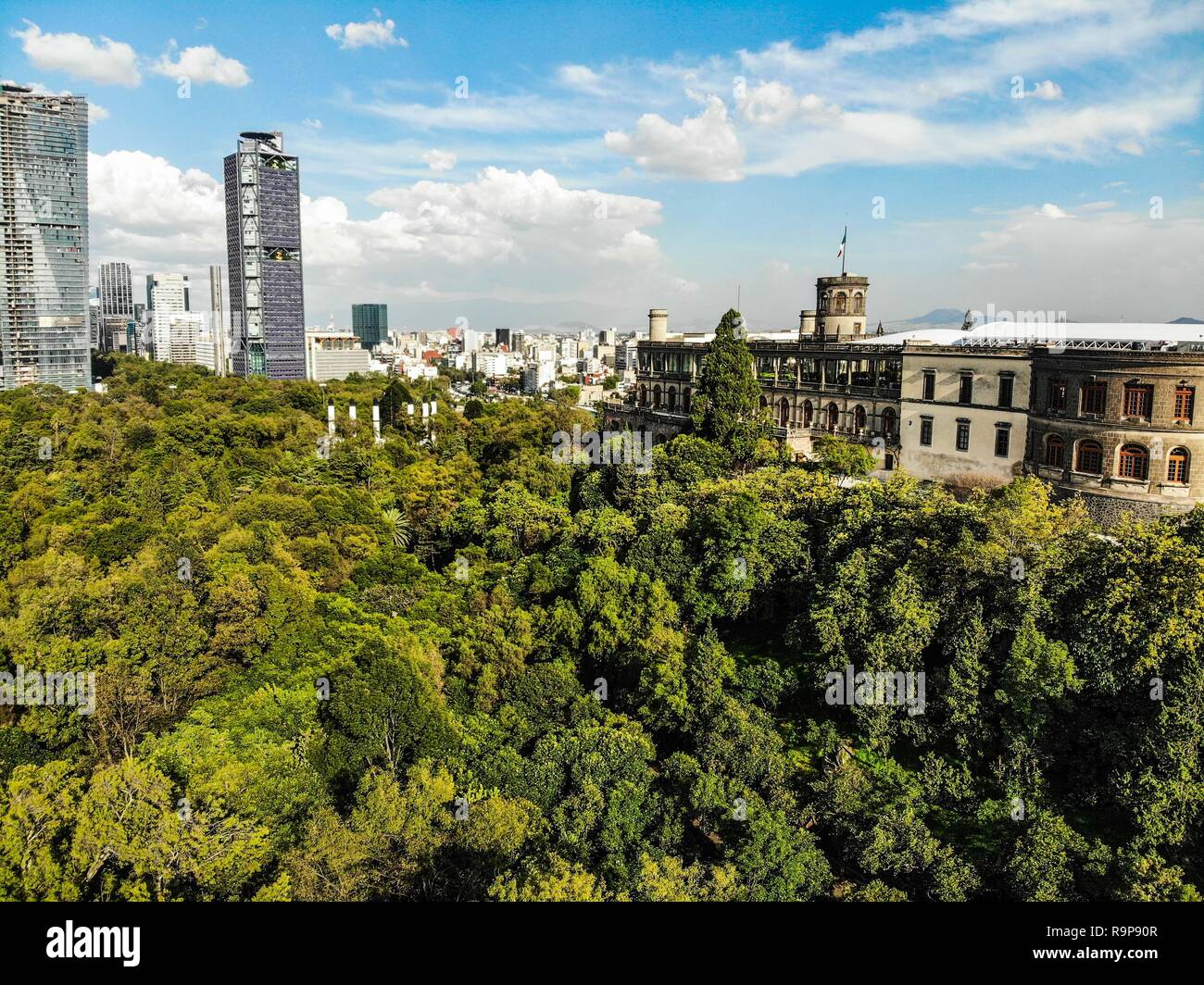 Castillo de Chapultepec. El bosque de Chapultepec. parque urbano en la ...
