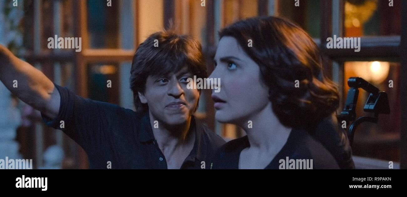 ZERO, from left: Shah Rukh Khan, Anushka Sharma, 2018. © Red Chillies ...