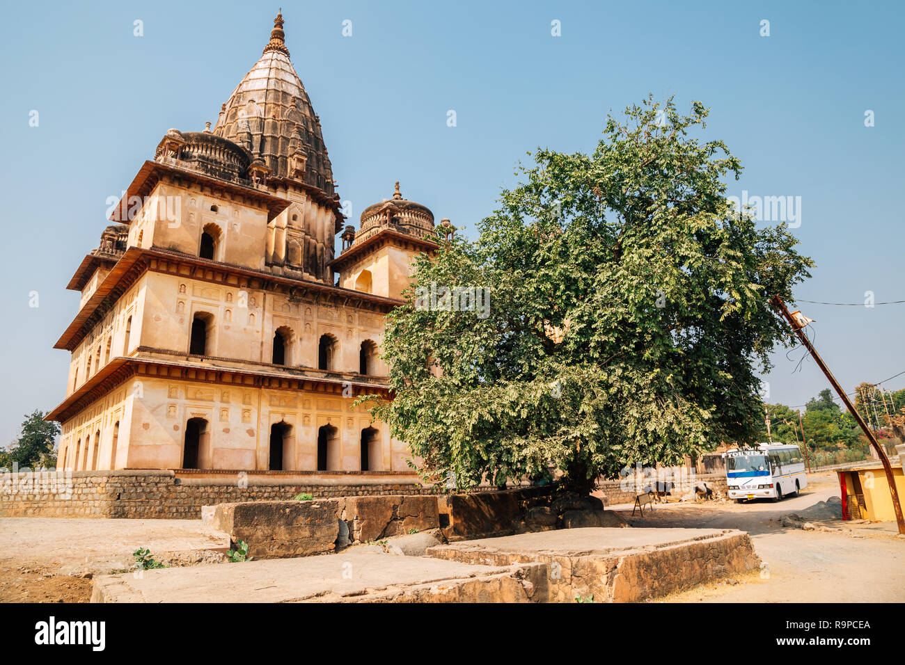 Royal chhatris of orchha hi-res stock photography and images - Alamy