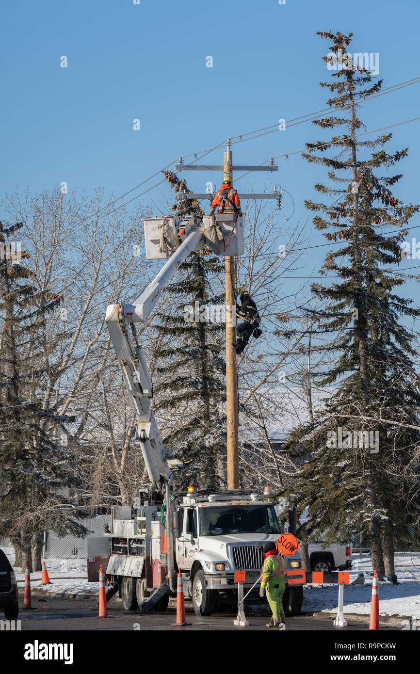November 17 2018 - Calgary, Alberta, Canada - Enmax Repair Crew Working ...