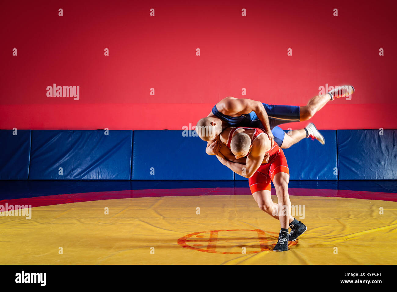 Muscle wrestle man hi-res stock photography and images - Alamy