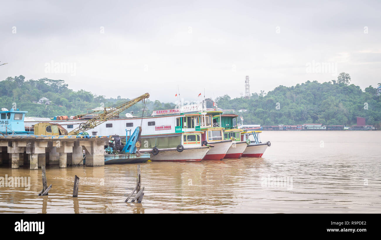 Mahakam river hi-res stock photography and images - Alamy