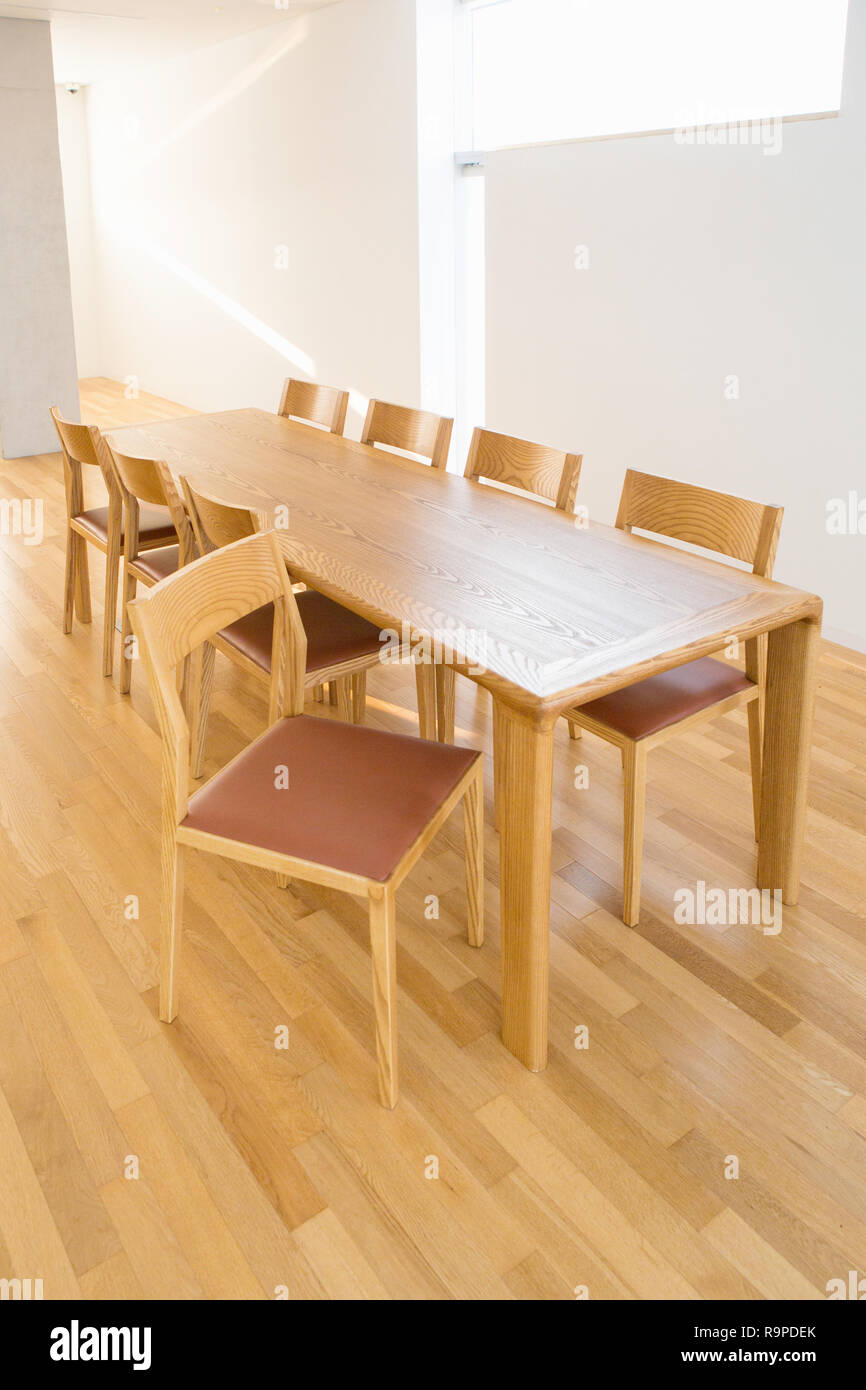 wooden table and chair Stock Photo - Alamy