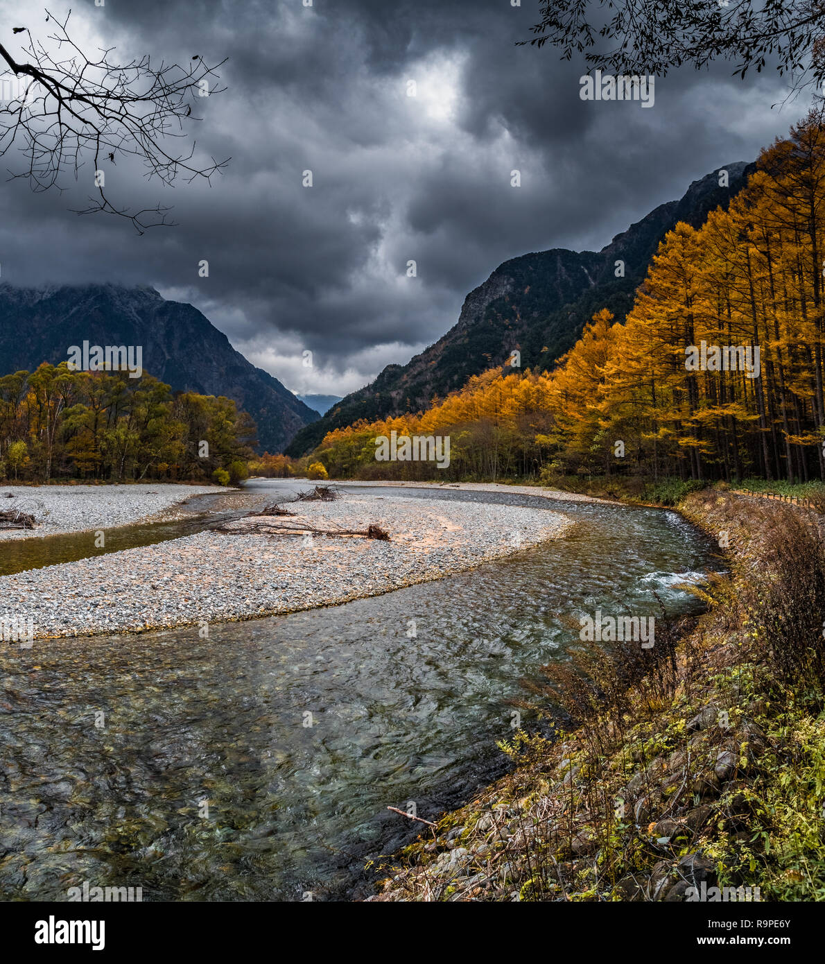 Bend of Azusa River in Kamikochi in Autumn, Japanese Alps, Chubu ...