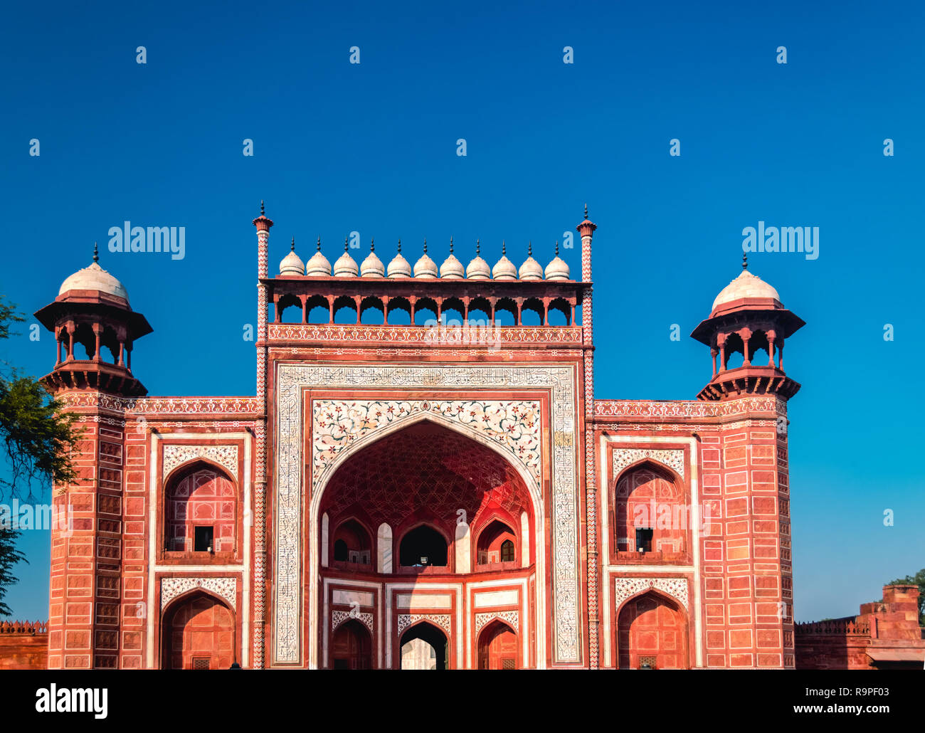 Entrance gate of taj mahal hi-res stock photography and images - Alamy