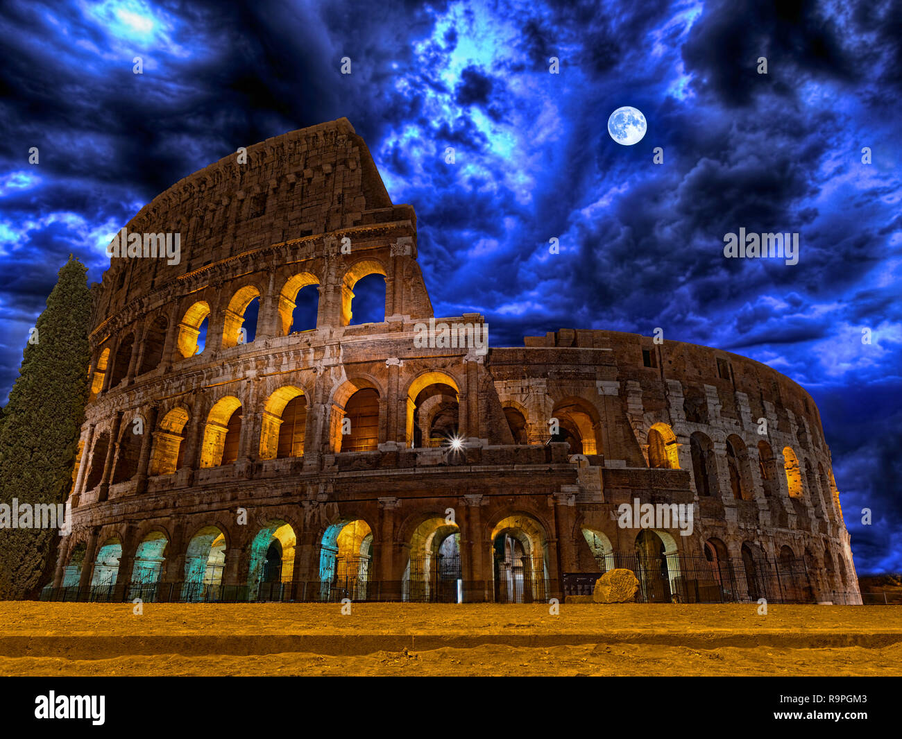 Rome night sky moon hi-res stock photography and images - Alamy