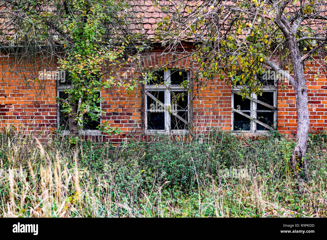 Brick hut hi-res stock photography and images - Alamy
