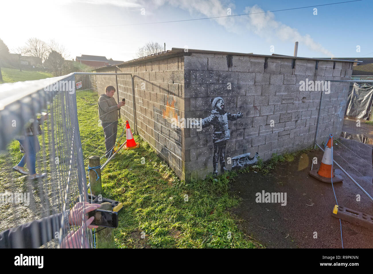 Banksy painting hi-res stock photography and images - Alamy
