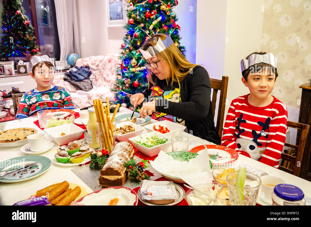 Family dining table hi-res stock photography and images - Alamy
