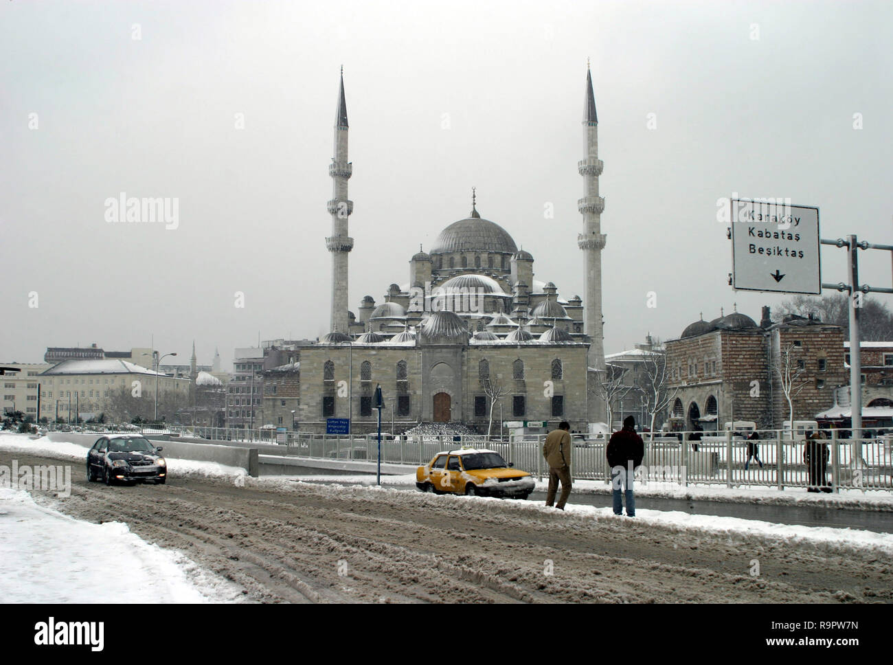 A snowy day and mosque in Istanbul, Turkey Stock Photo - Alamy