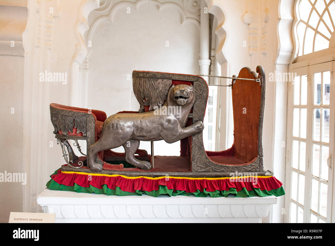 Royal palanquins hi-res stock photography and images - Alamy