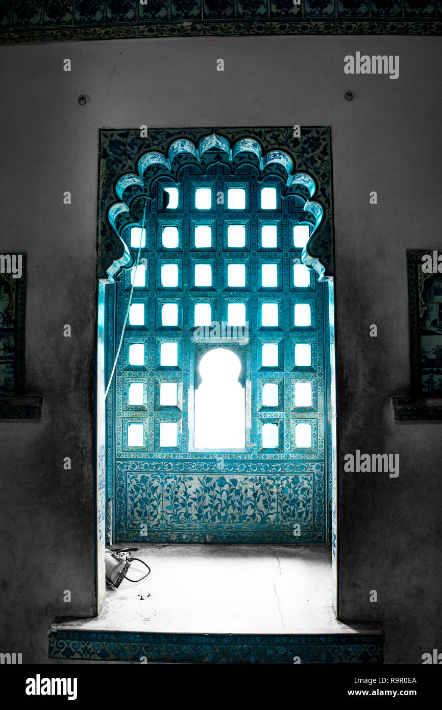 Arched windows at the Udaipur City Palace Stock Photo - Alamy