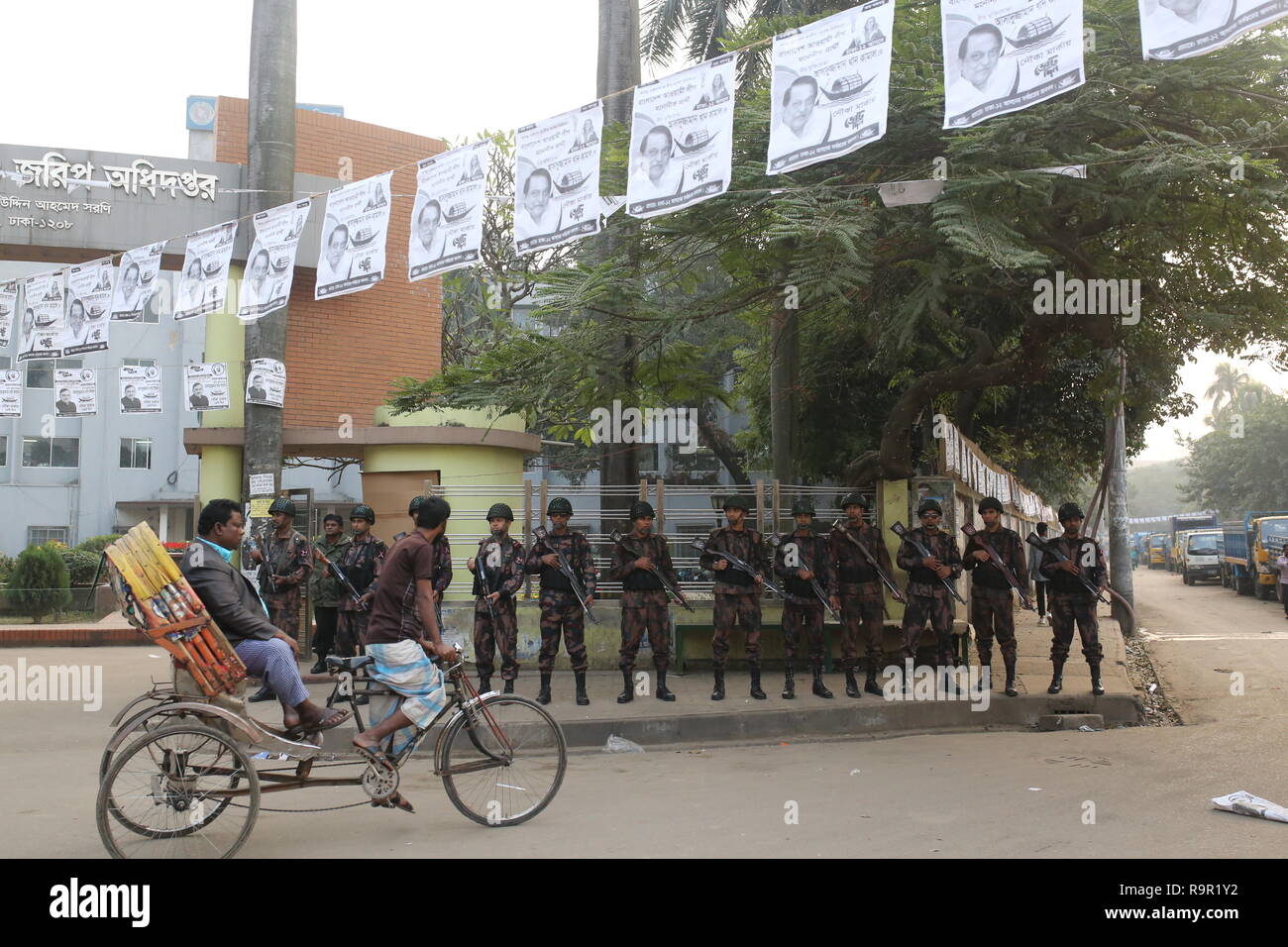 Members border guard bangladesh bgb hi-res stock photography and images ...